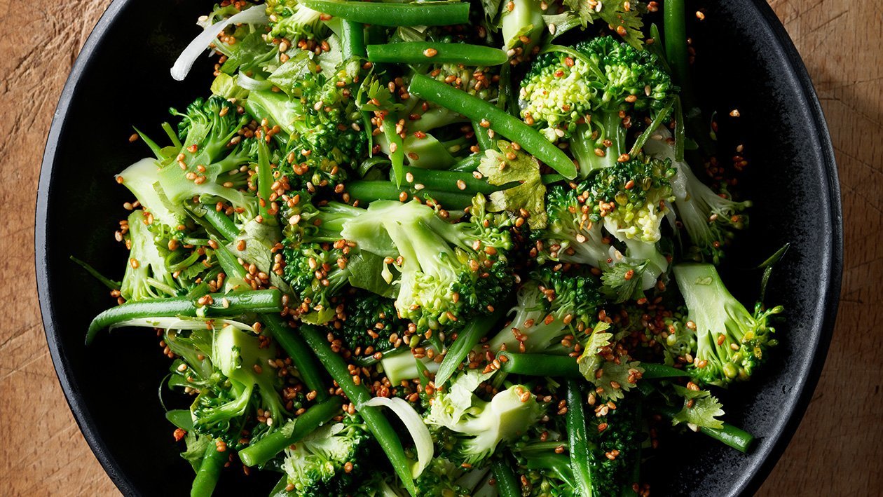 Broccoli med sesamfrön, koriander och miso Recept