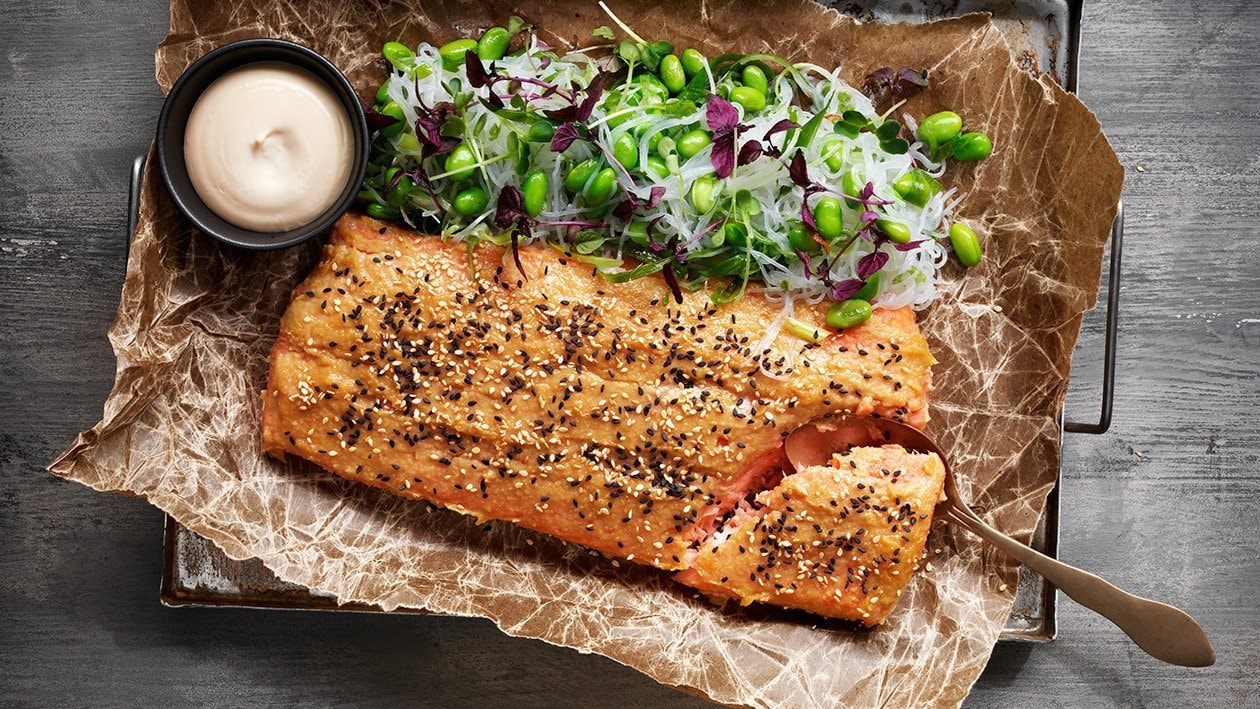 Misobakad lax med nudelsallad och sojamajonnäs Recept